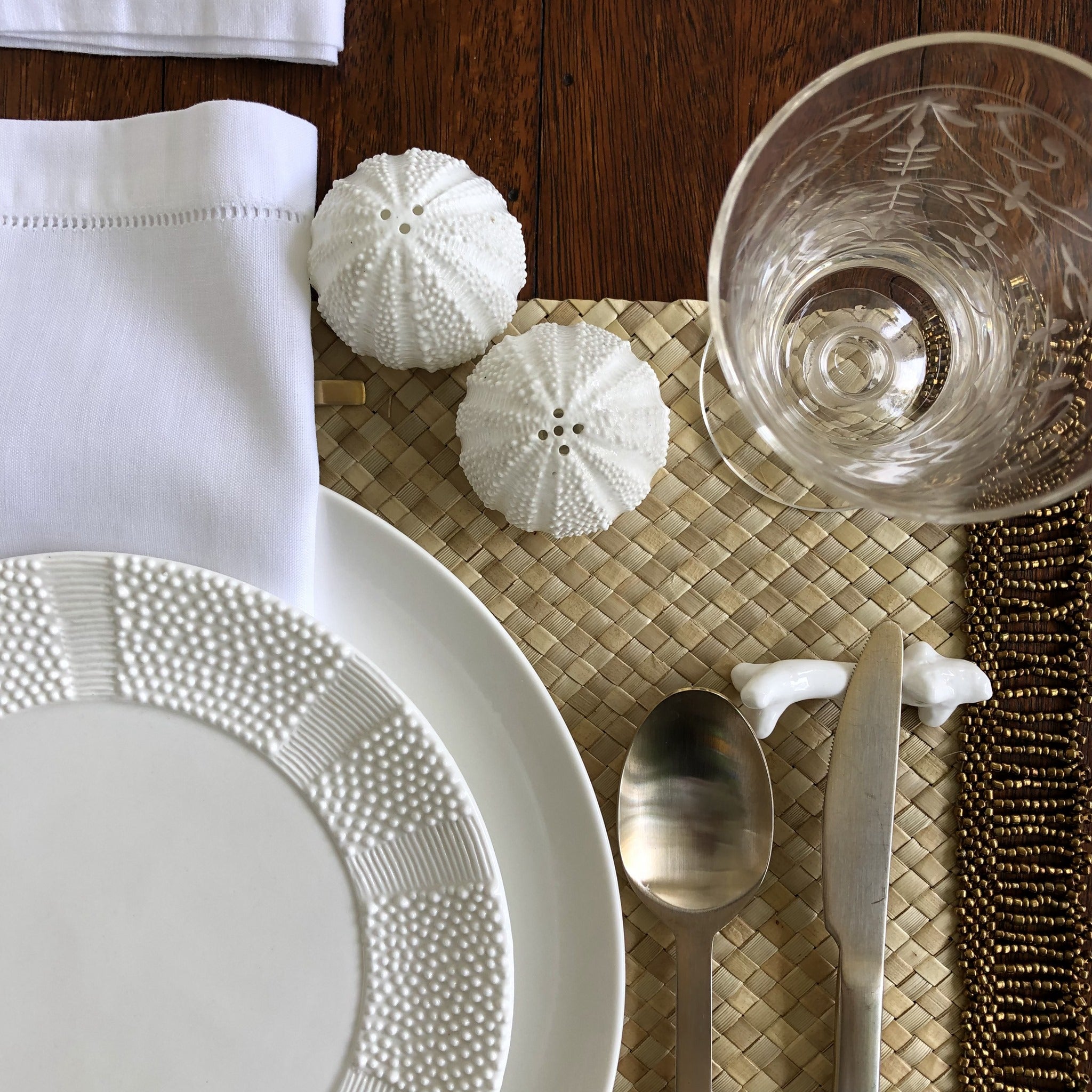 White Salungo salt and pepper shakers – Liwayway.ph